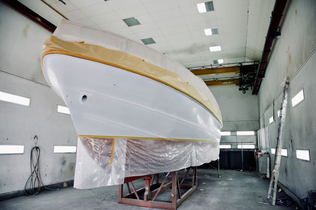 Romp, opbouw of dek boot stralen - Hooghiemstra BV